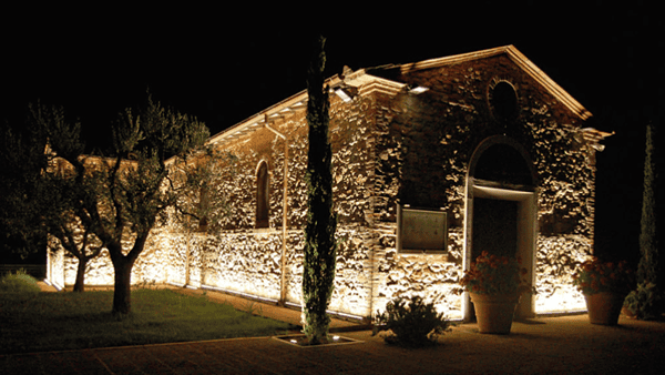 3 Types of Facade Lighting And 7 Common Applications - RC Lighting