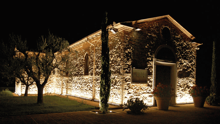 3 Types of Facade Lighting And 7 Common Applications - RC Lighting